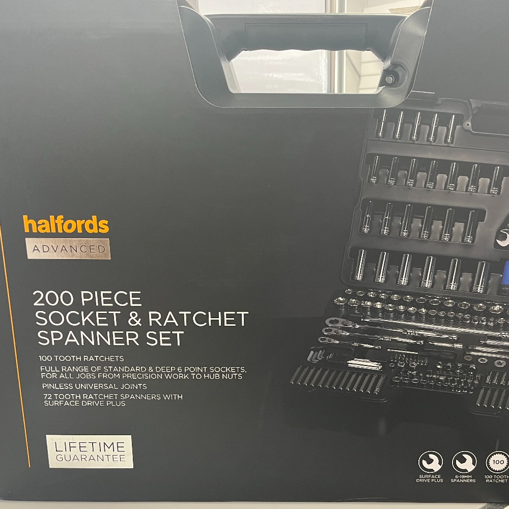 Used Halfords advanced 200 piece socket and ratchet set - Own4Less